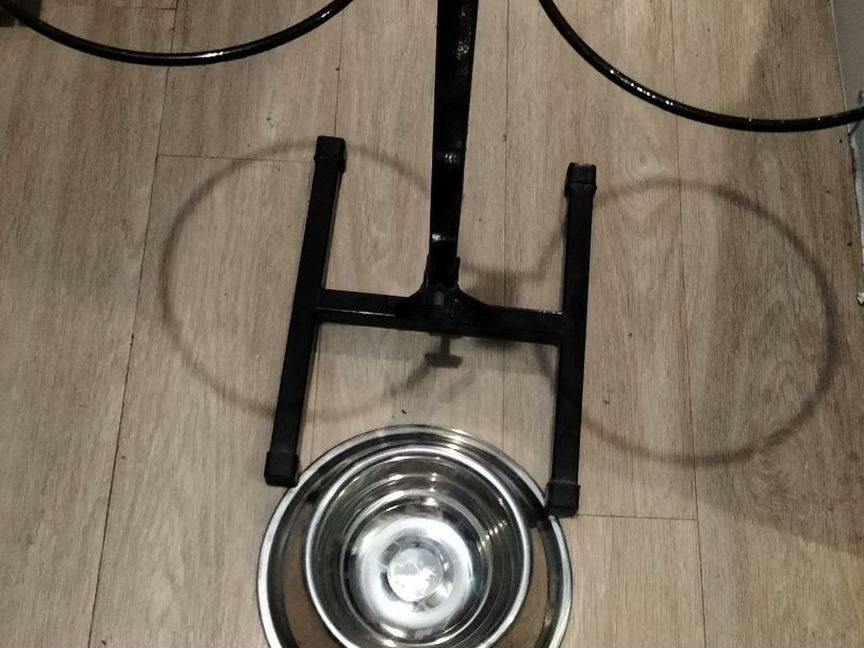 Стойка для мисок