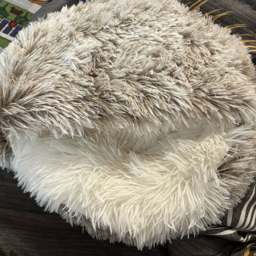 Лежак для кошки,маоенькой собачки