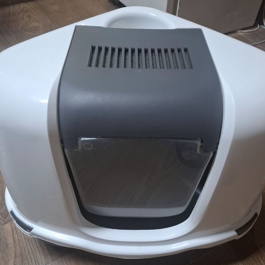 Закрытый лоток для кошек угловой