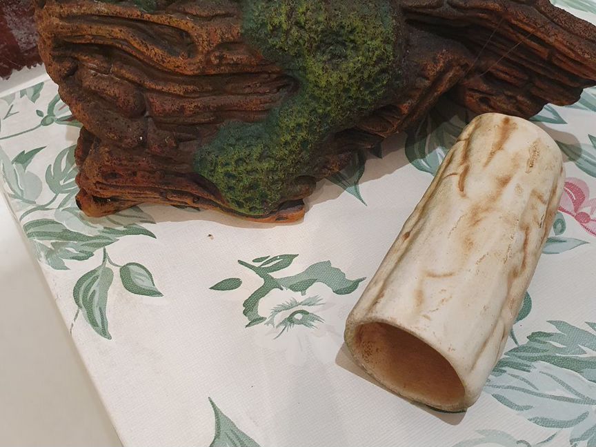 Трубочка и декор для аквариума