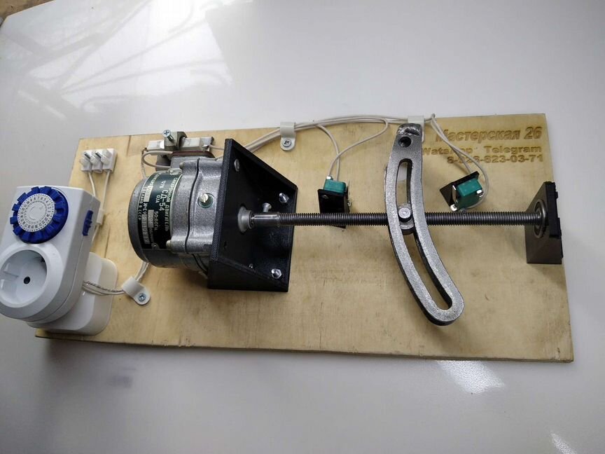 Инкубаторный механизм автоповорота лотков