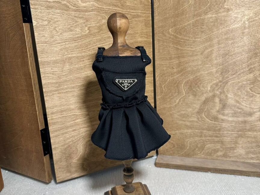 Костюм для собачки Prada (мелкая порода)