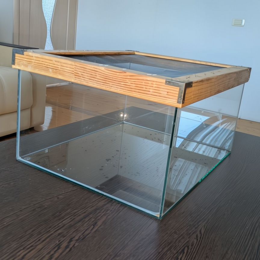 Аквариум стеклянный для животных