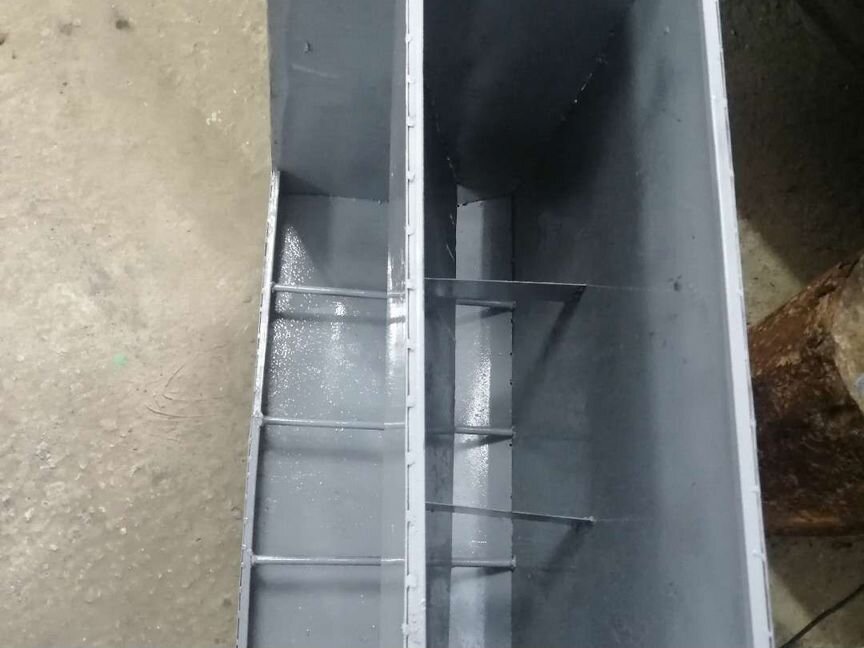 Бункерная кормушка для свиней