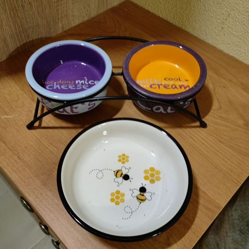 Кормушка для кошек и собак