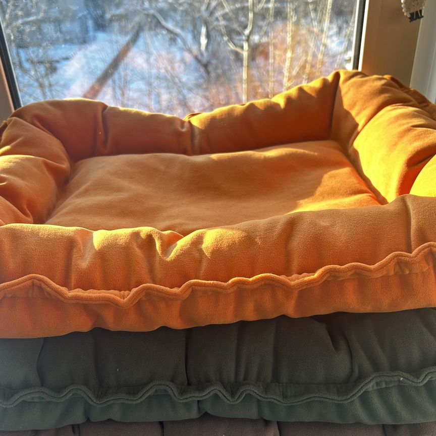 Лежанка для собак и кошек