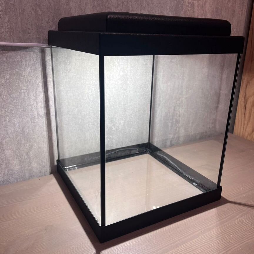 Аквариум 20л, фильтр Акваэль и разноцветный грунт