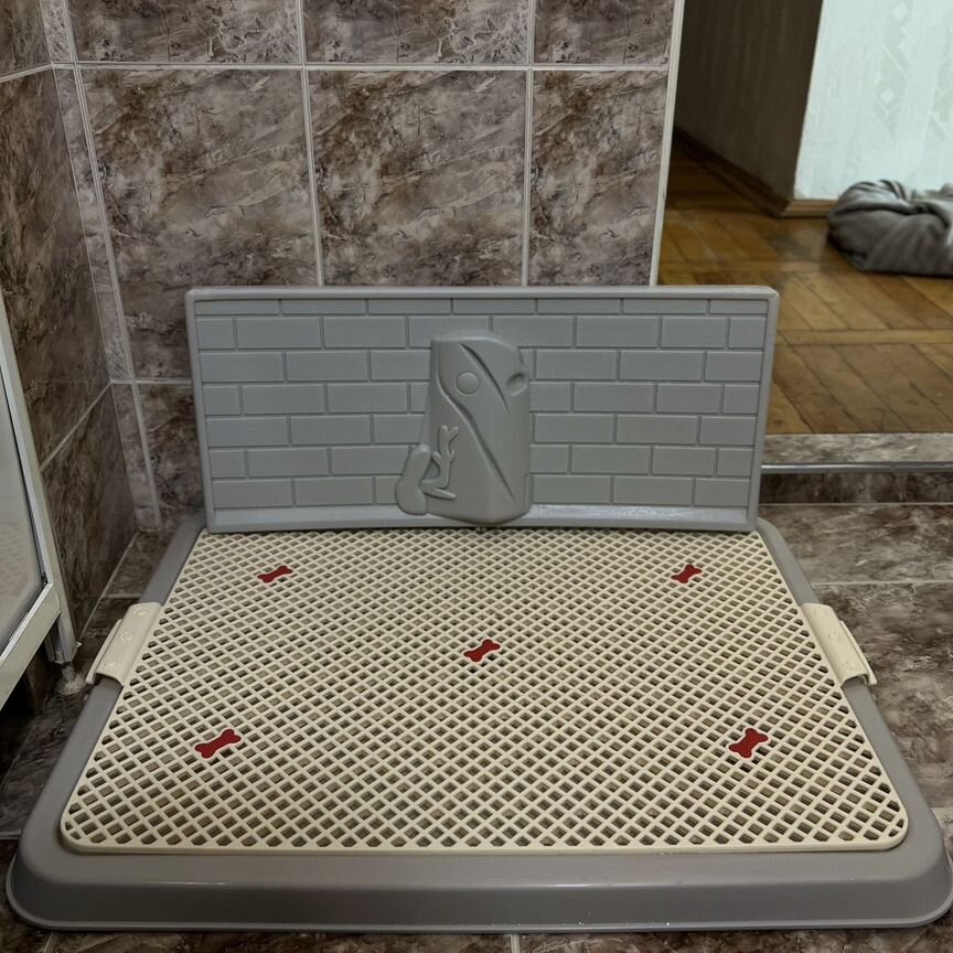 Туалет для собак со стенкой