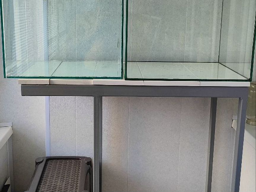 Аквариумы и стойки для них