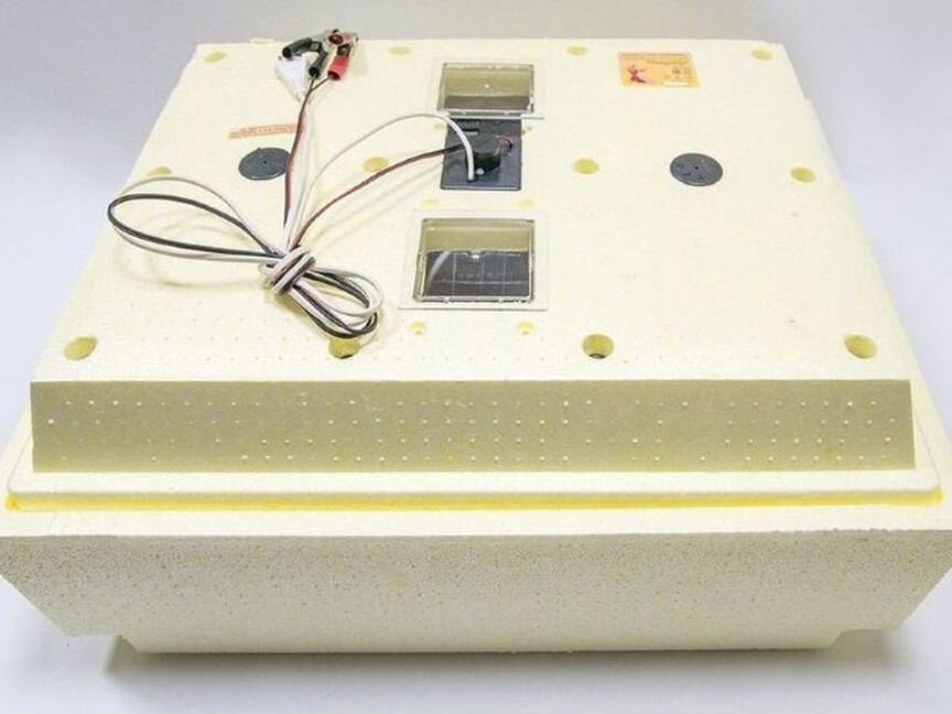 Инкубатор Несушка на 63 яица