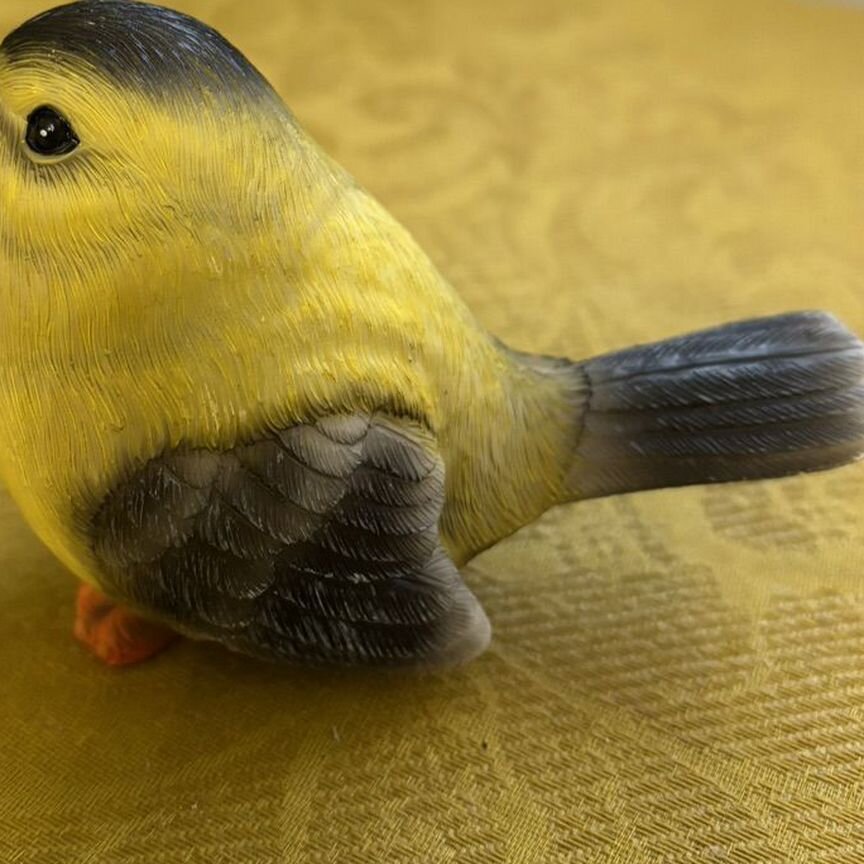 Птичка из гипса