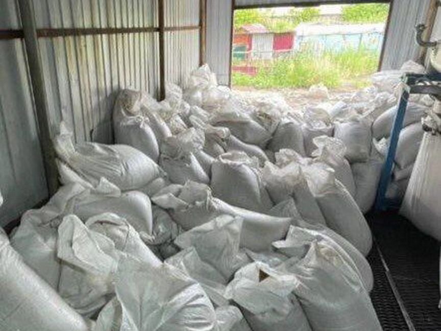 Корм для свиней и крс