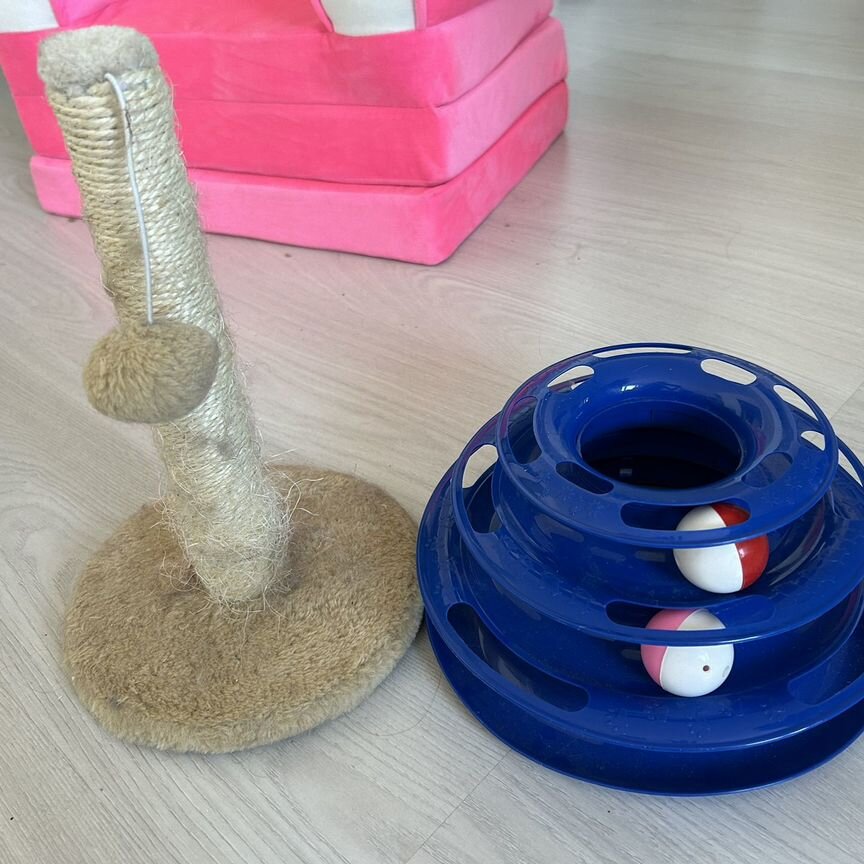 Игрушка и когтеточка для котов