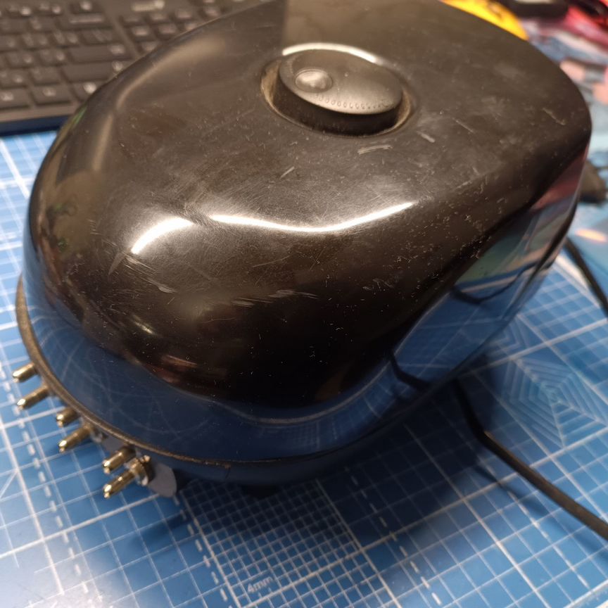 Шестиканальный компрессор аквариумный Mebner A840