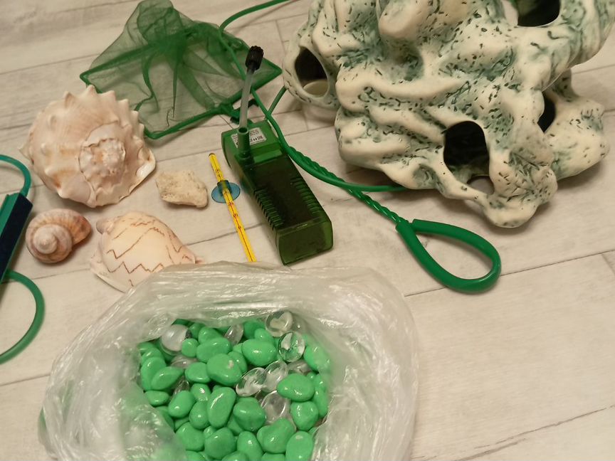 Для аквариума(фильтр,камни, термометр, компрессор)