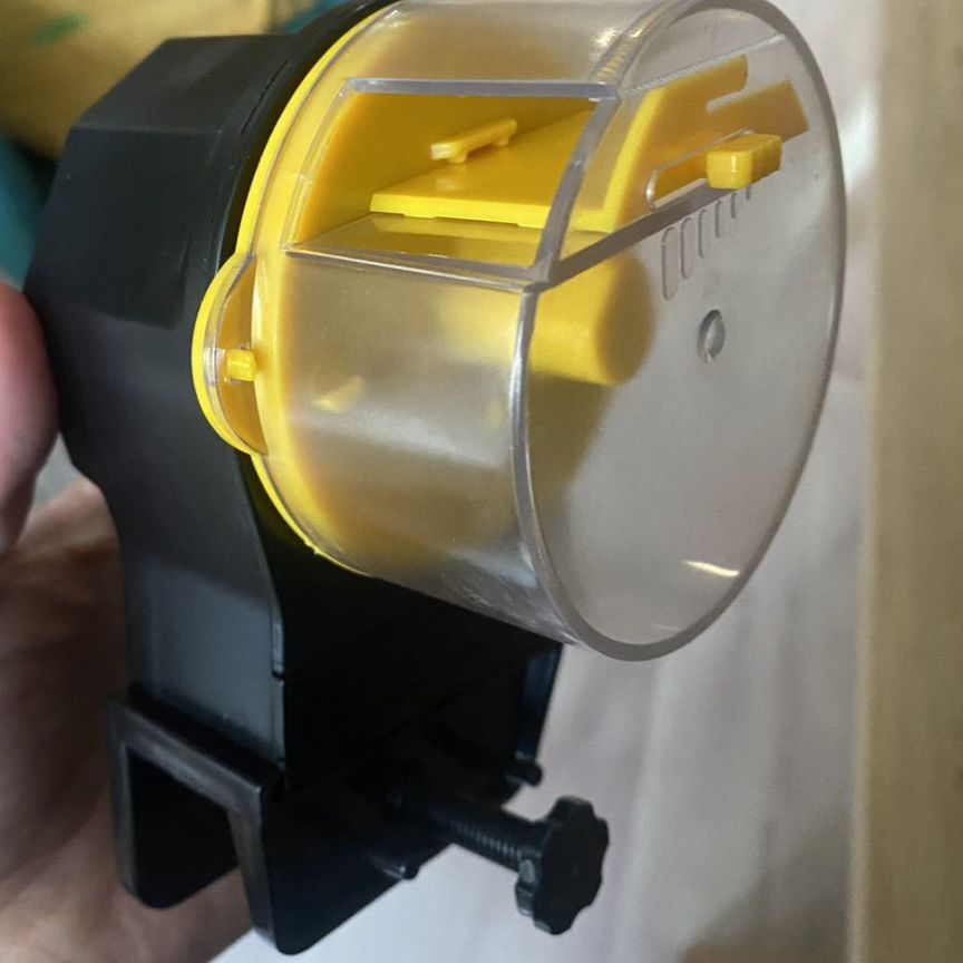 Автоматическая кормушка для рыб