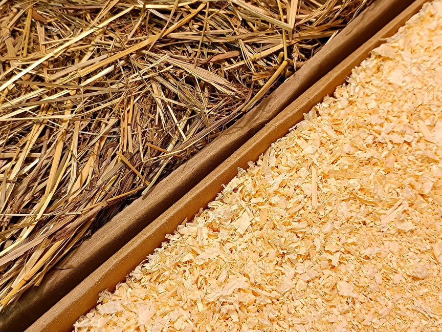 Опилки и сено