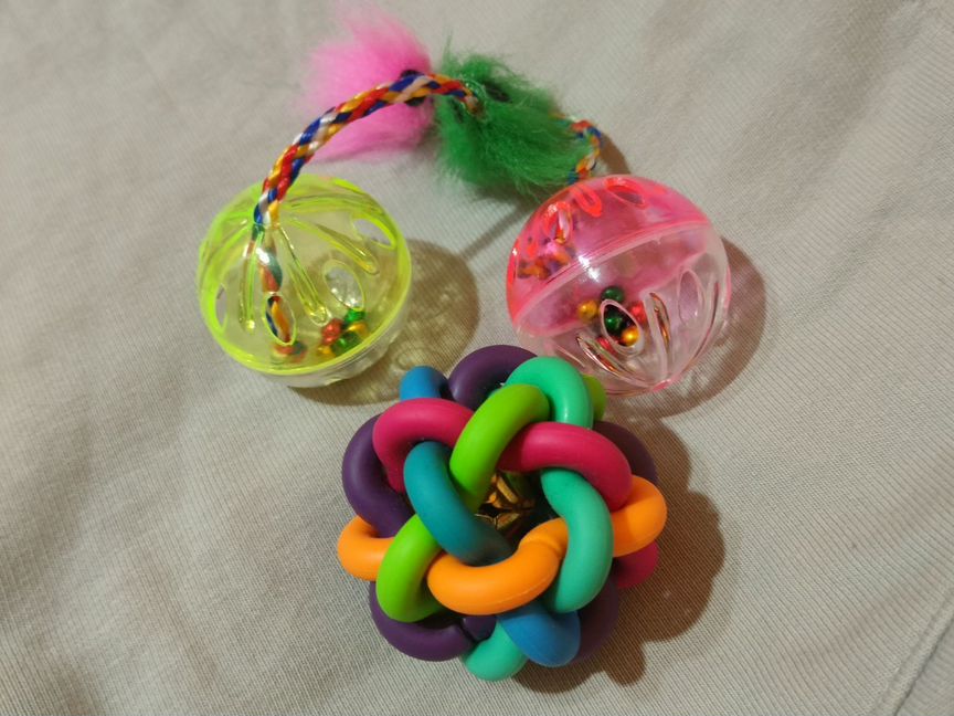 Игрушки мячики для котов