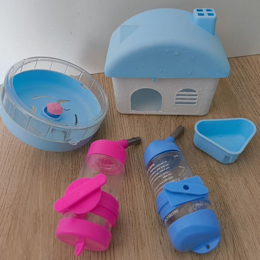 Домик, поильник