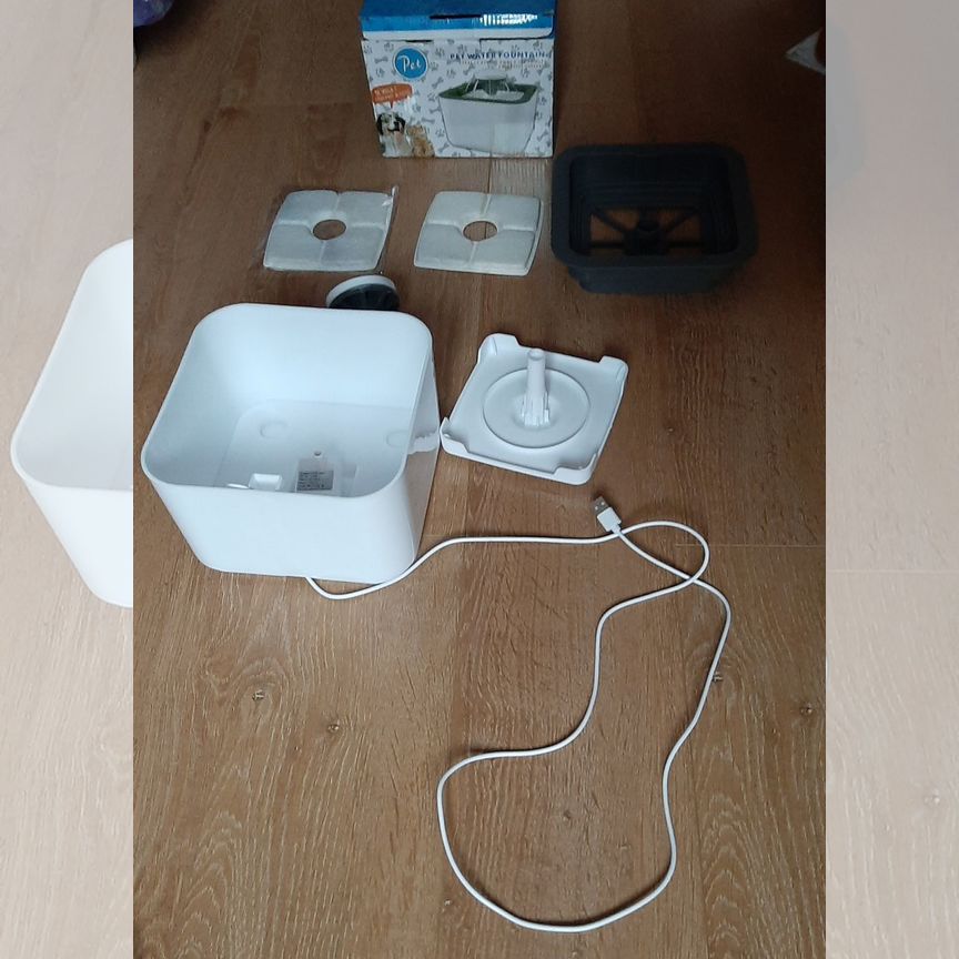 Фонтан поилка для кошек и собак