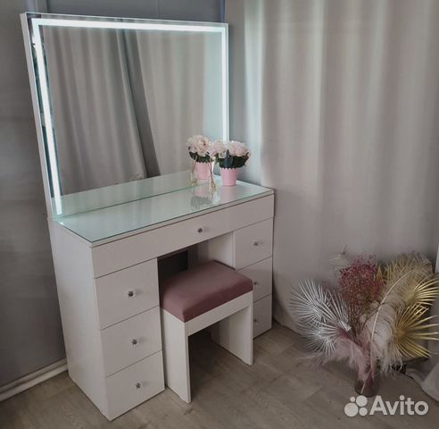 Туалетный столик с зеркалом и подсветкой купить в Санкт-Петербурге ...