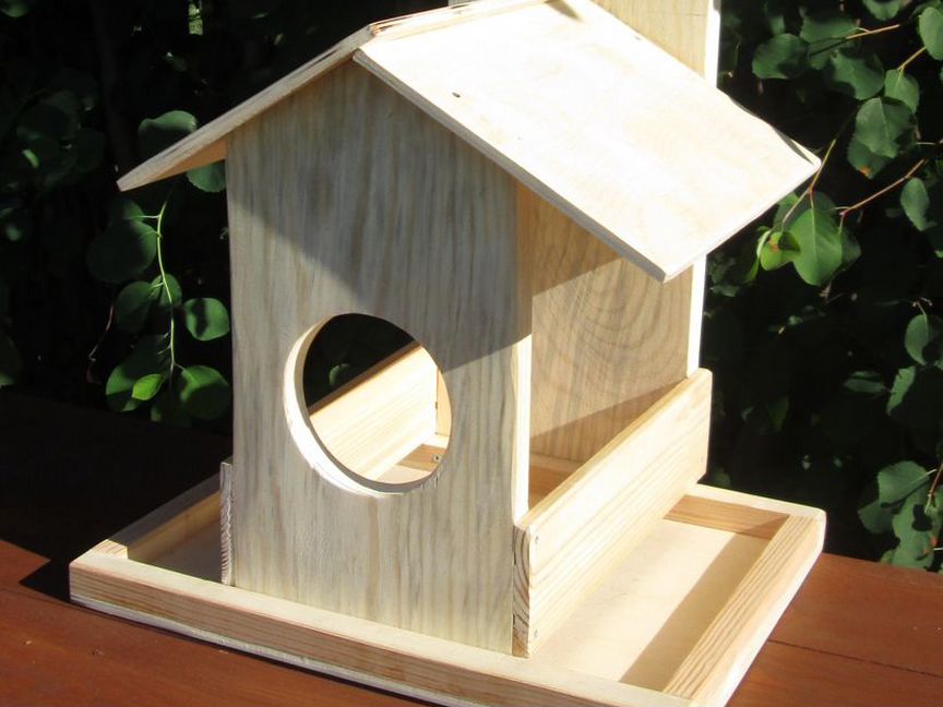 Кормушка для белок и птиц деревянная большая