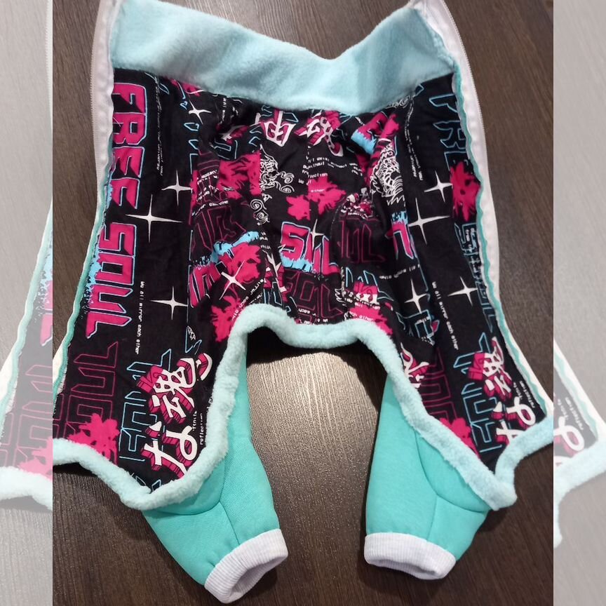 Зимний комбинезон для маленькой собаки