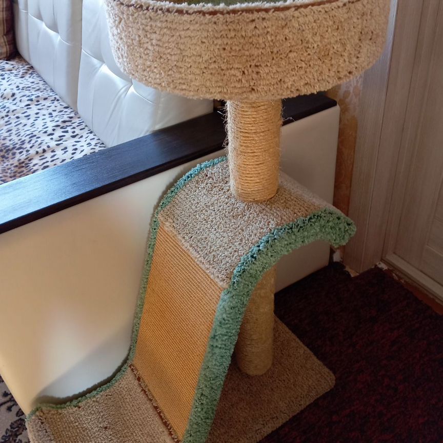 Когтеточка домик для кошки высокая