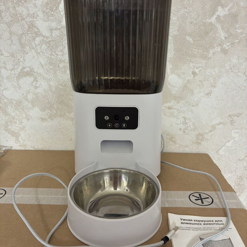 Автоматическая кормушка для кошек и собак