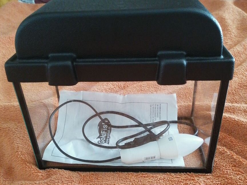 Аквариум для рыбок с подсветкой