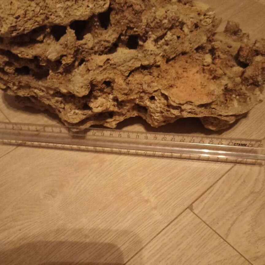 Камень в аквариум