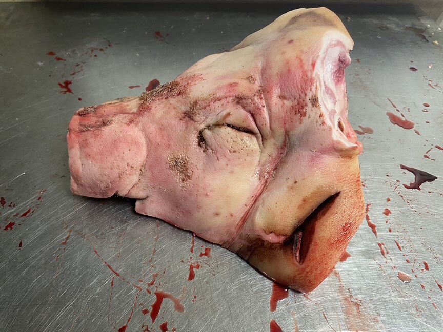 Головы свиные