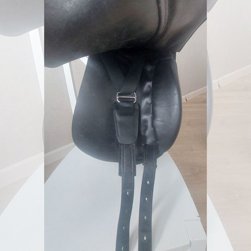 Выездковое седло