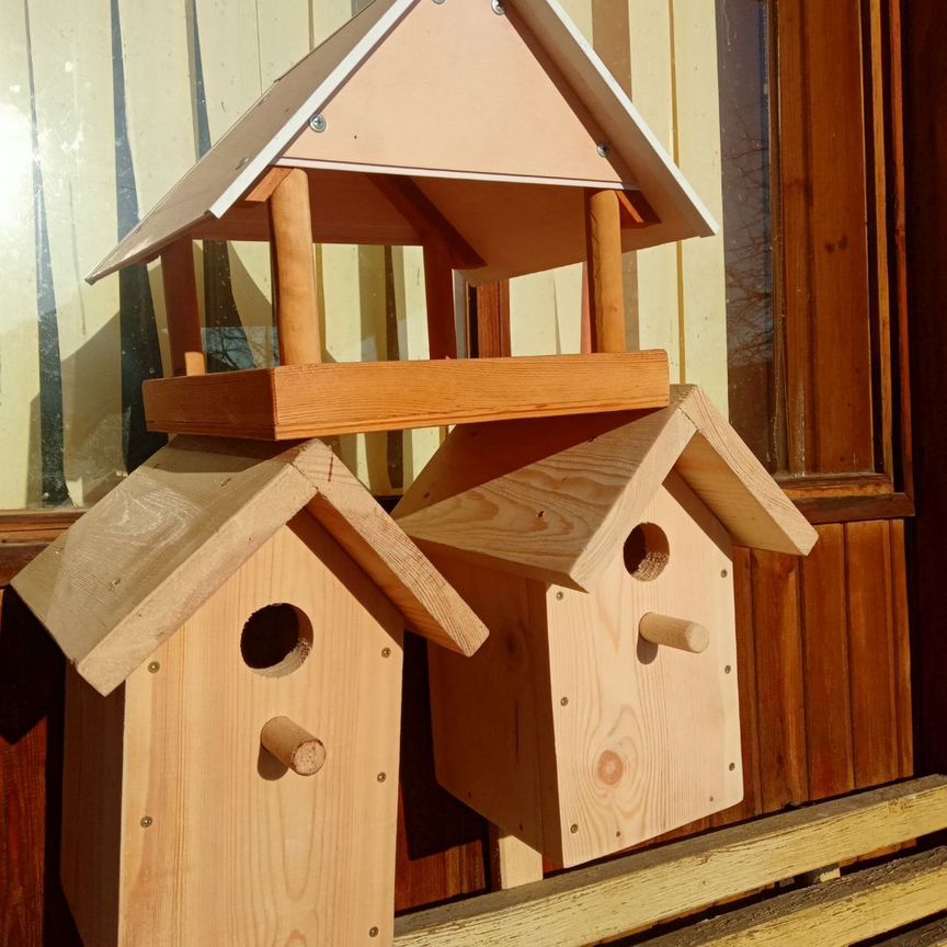 Скворечник и кормушка