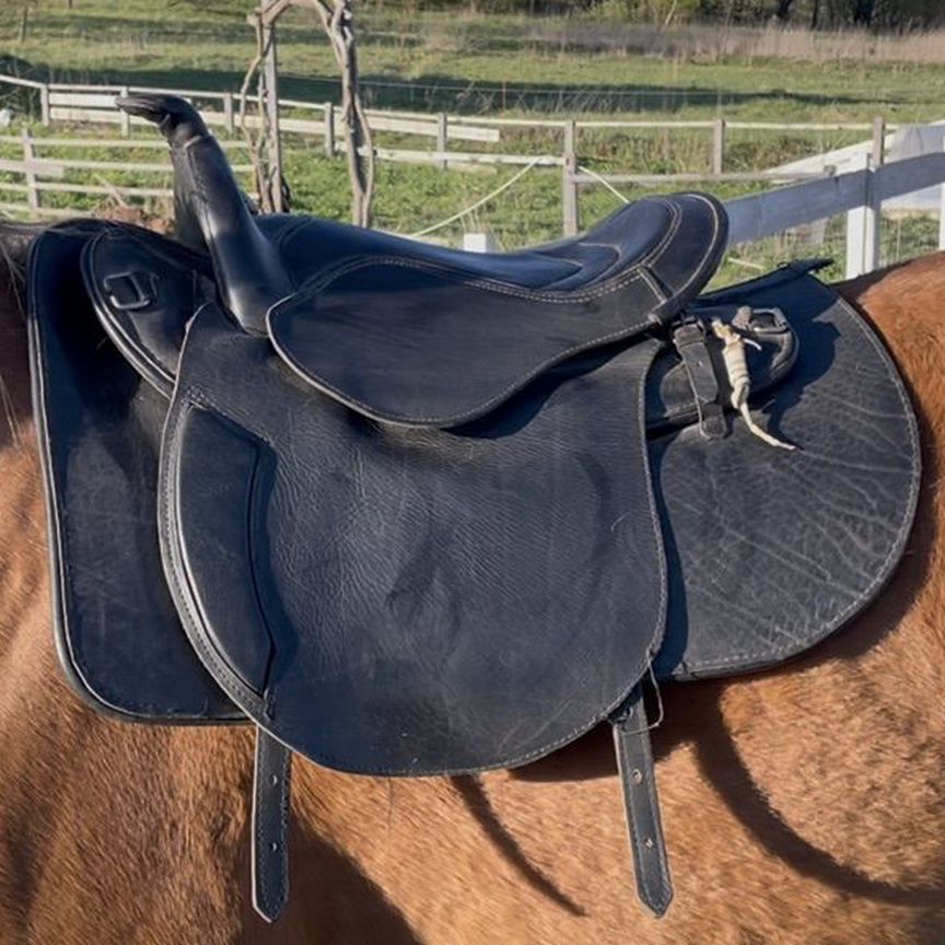 Седло для лошади