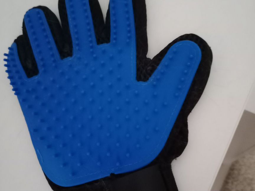 Чесалка перчатка