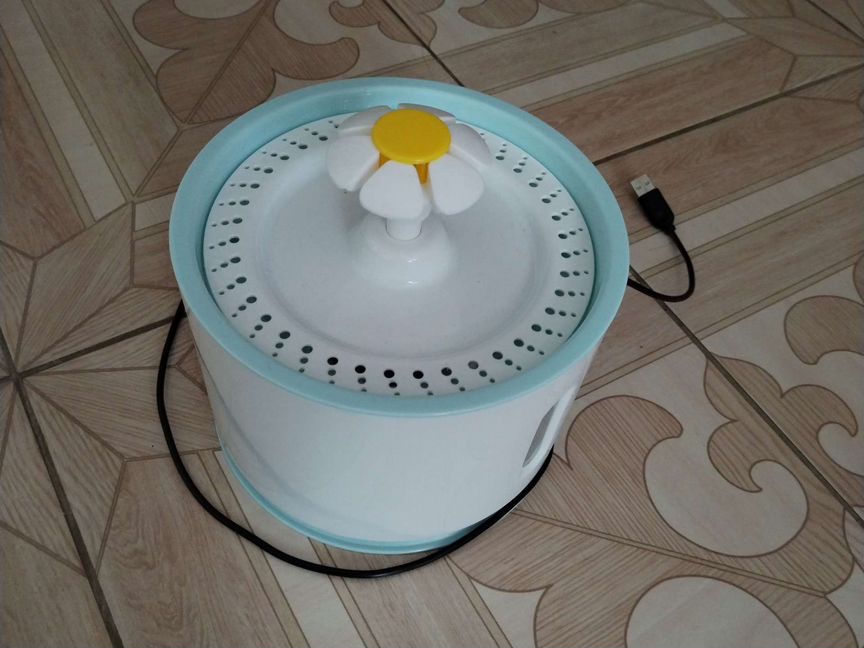 Питьевой фонтанчик для кошек