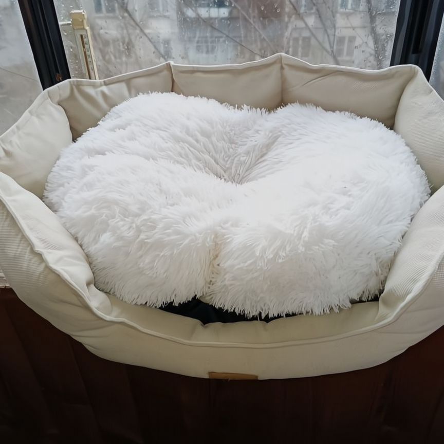 Лежанка для собак и кошек 650х540х200