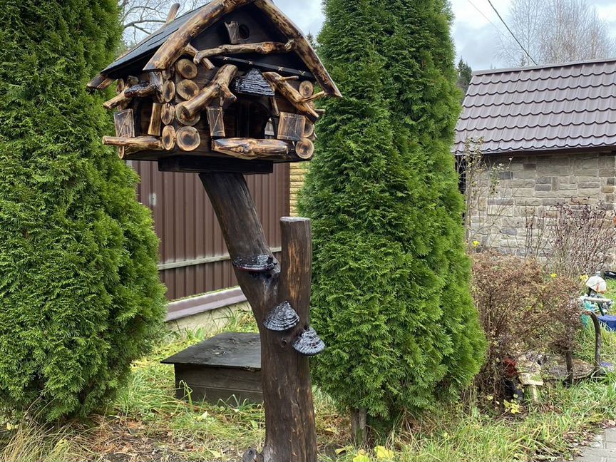 Кормушка для птиц и белок, скворечники