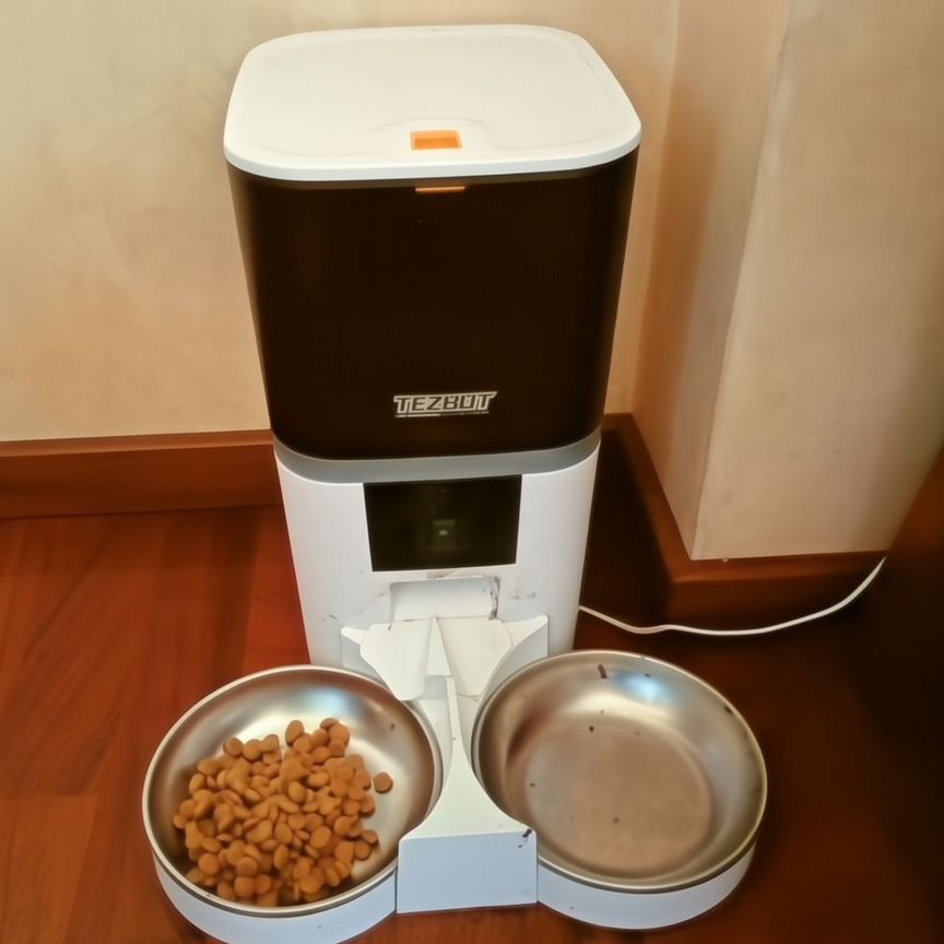 Автоматическая кормушка для кошек и собак