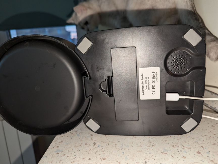 Автоматическая кормушка для животных без WiFi