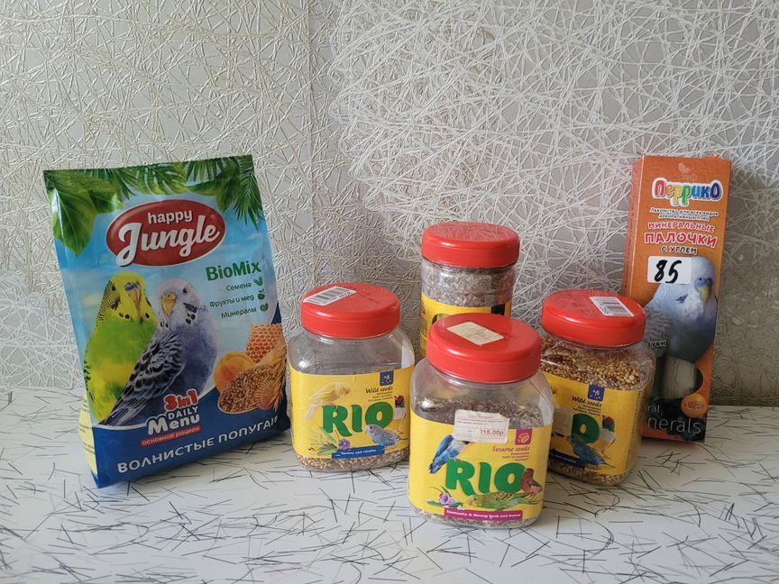 Корм и вкусняшки для попугаев