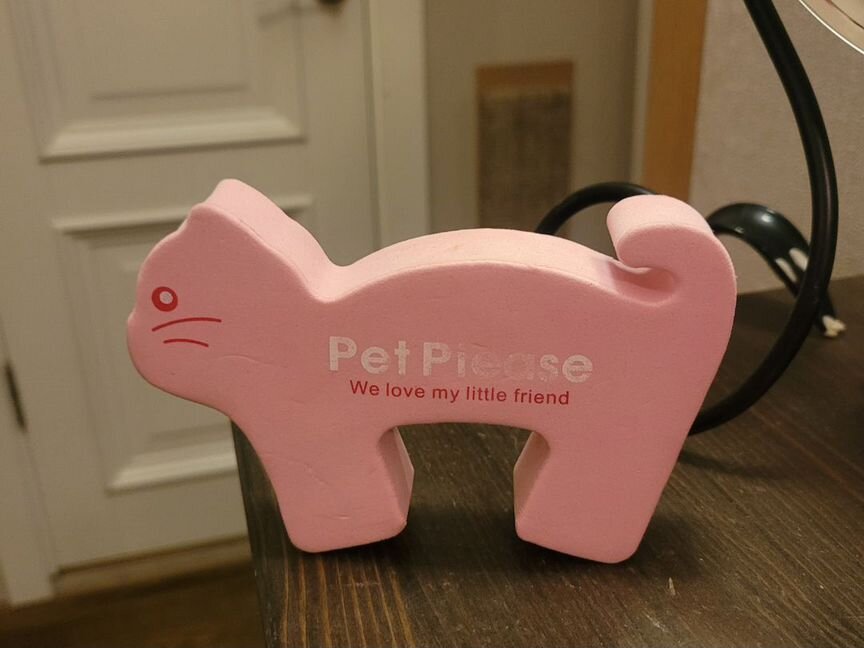 Ограничитель на двери для котиков