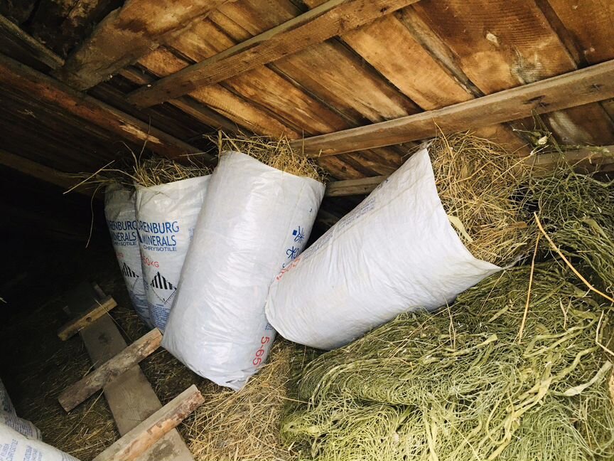 Сено в мешках