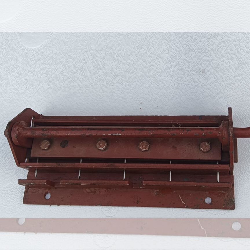 Дырокол для пчелиных рамок на 5 отверстий