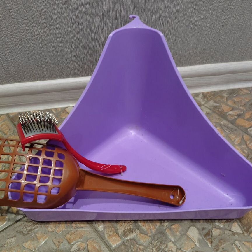 Совок, расчёска, лоток