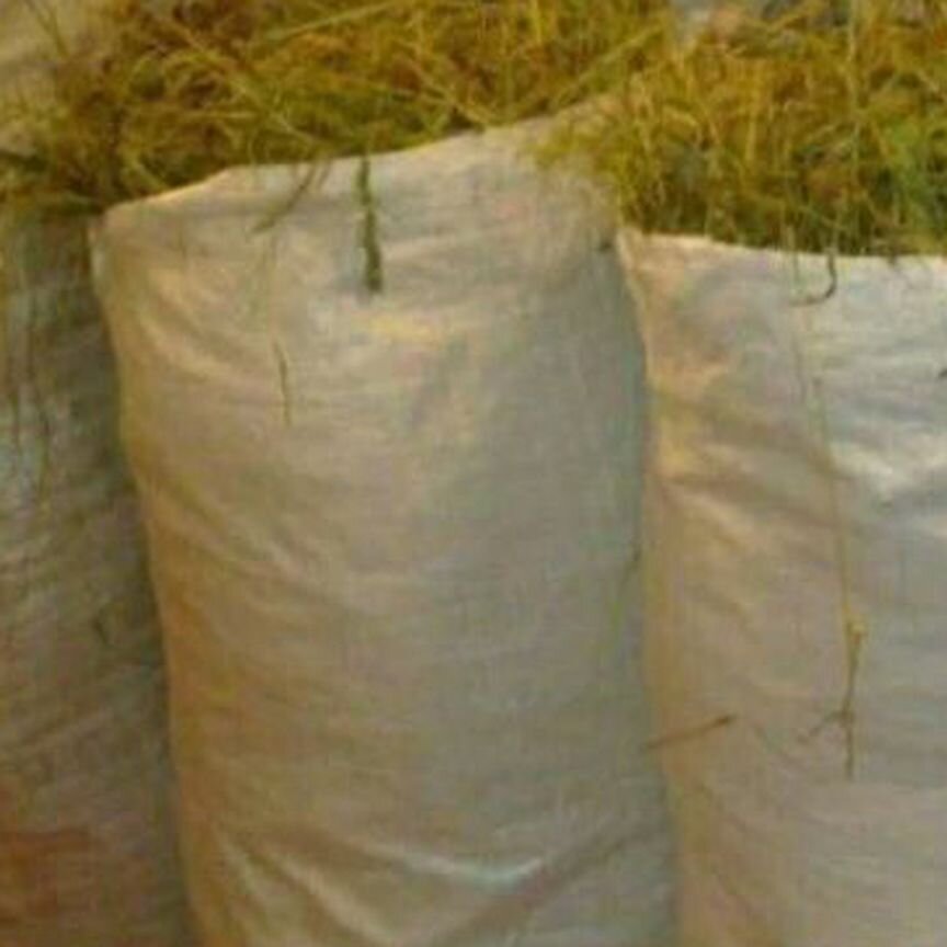 Сено солома в мешках