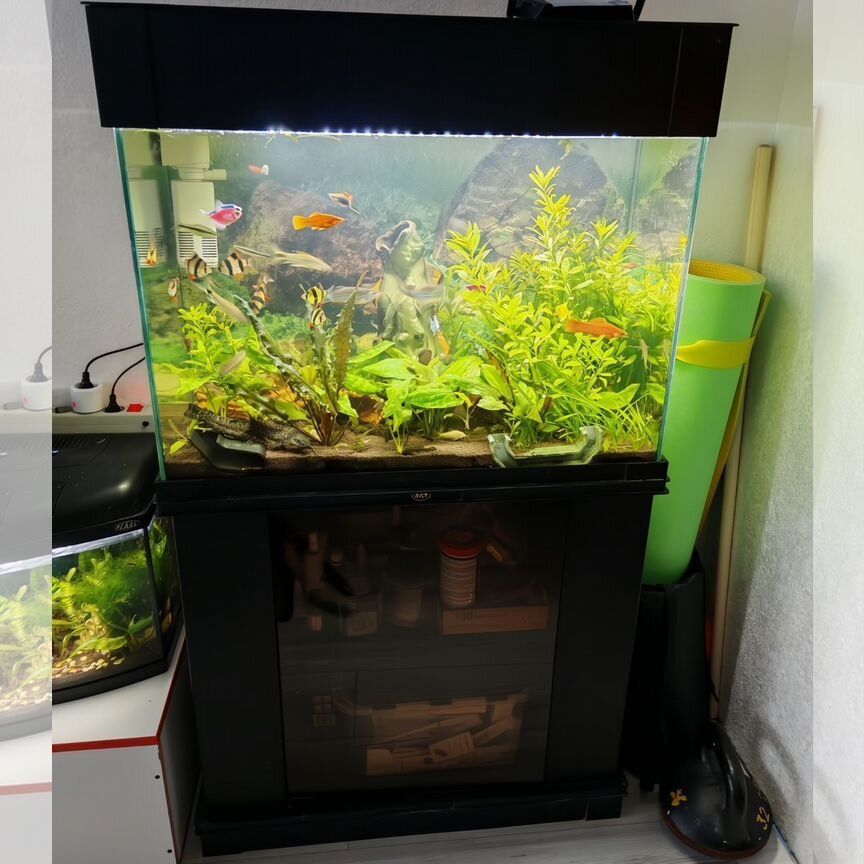 Аквариум с тумбой 130 литров