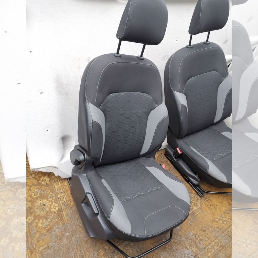 Сиденье X-RAY Cross. Largus Logan Sandero2