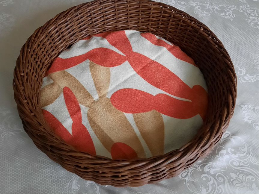 Лежанка для животных большая плетеная из ротанга